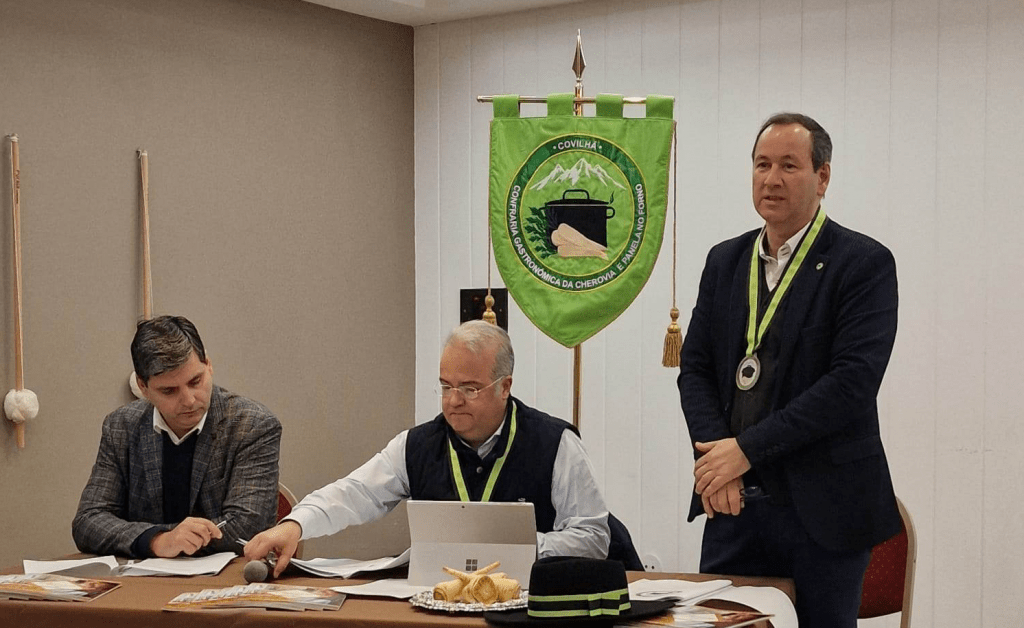 Confraria Gastronómica da Cherovia e da Panela no Forno da Covilhã com ...